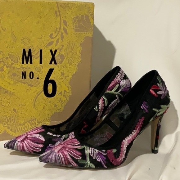 Mix No. 6 | Shoes | Mix No 6 Black Floral Heels | Poshmark